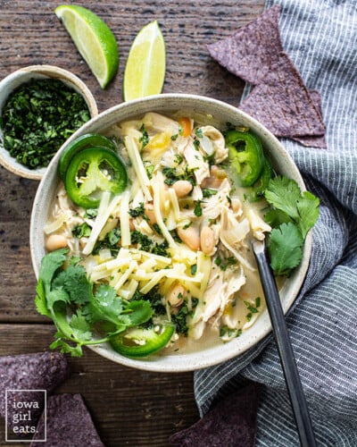 CrockPot White Chicken Chili - Easy, Flavorful and Healthy